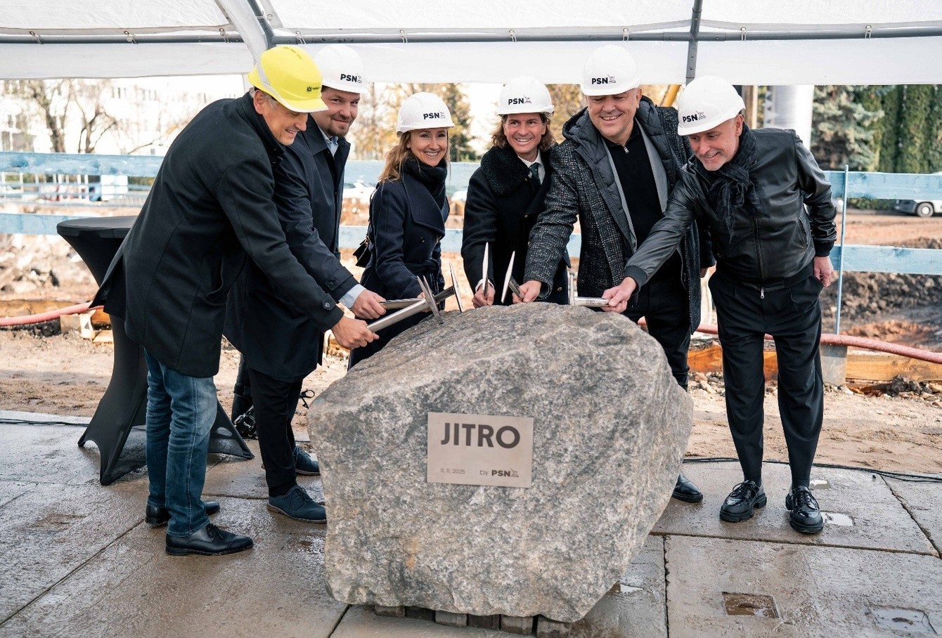 Poklepání základního kamene projektu JITRO, moderního bydlení, které přináší do Vršovic klid i ...