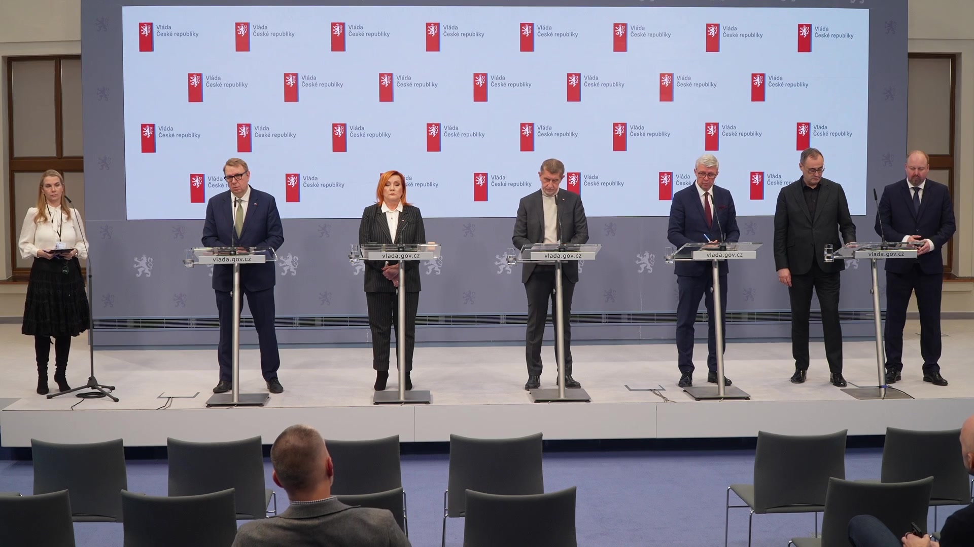 Sledujete přímý přenos tiskové konference po jednání vlády, 2. února ...