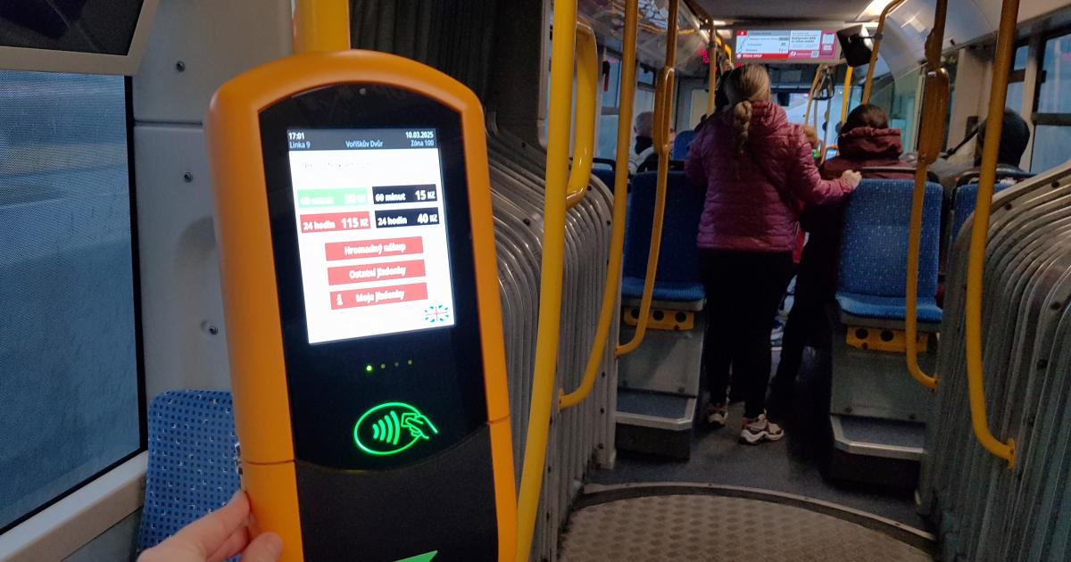 Papírové jízdenky z budějovické MHD postupně mizí (audio) - Zprávy z ...