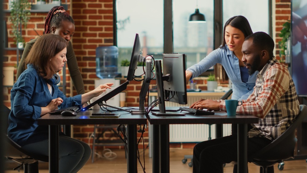 Rising share of ICT specialists among employed people | Kurzy.cz