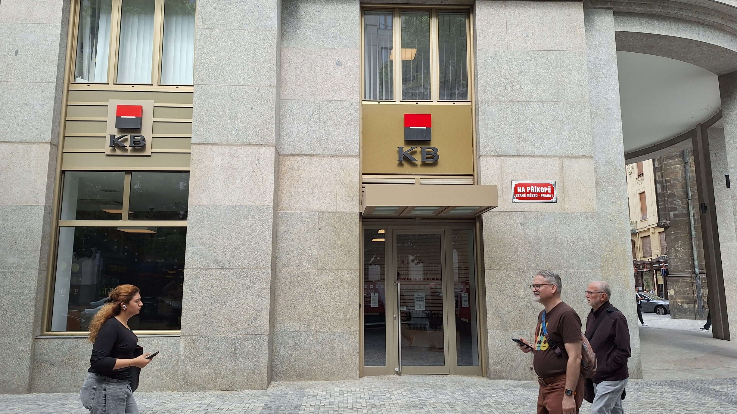 KB: Zisk opět podpořen rozpouštěním opravných položek | Kurzy.cz