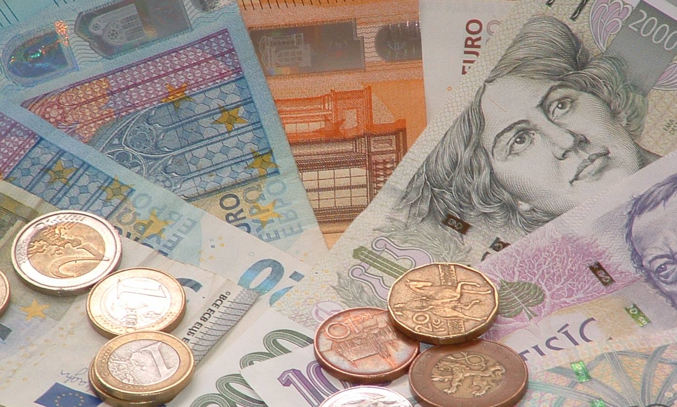 Ustojí česká ekonomika v roce 2025 “nevyrovnanou” kondici? Koruna pluje ...