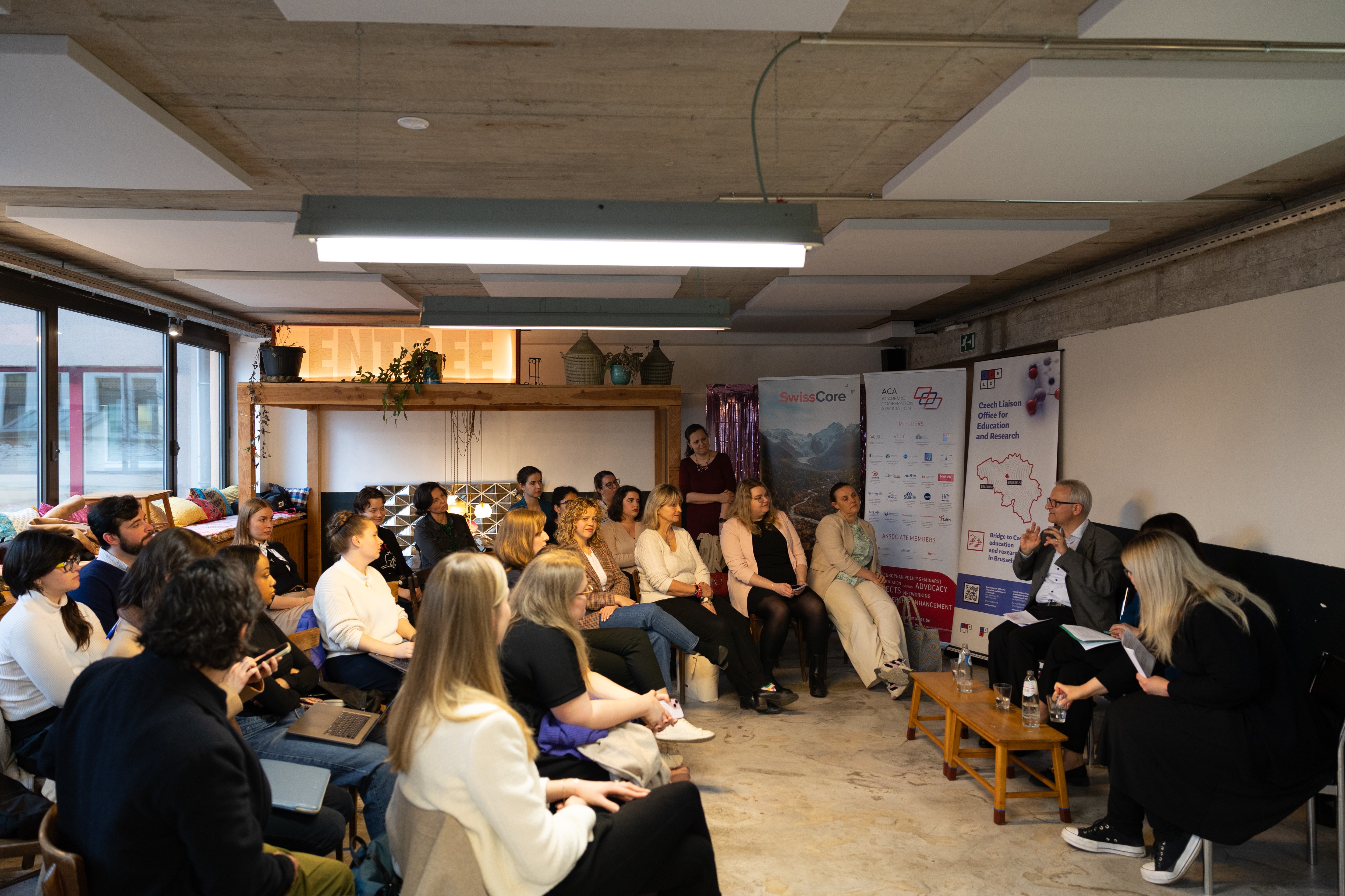 AI ve třídě? Březnové EduCafé otevřelo diskuzi o výzvách a ...