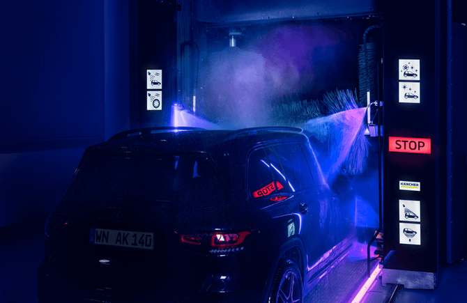 Léto je pro lak aut zátěž, škodí slunce, pyl a prach. Zapečený ptačí trus může způsobit ...