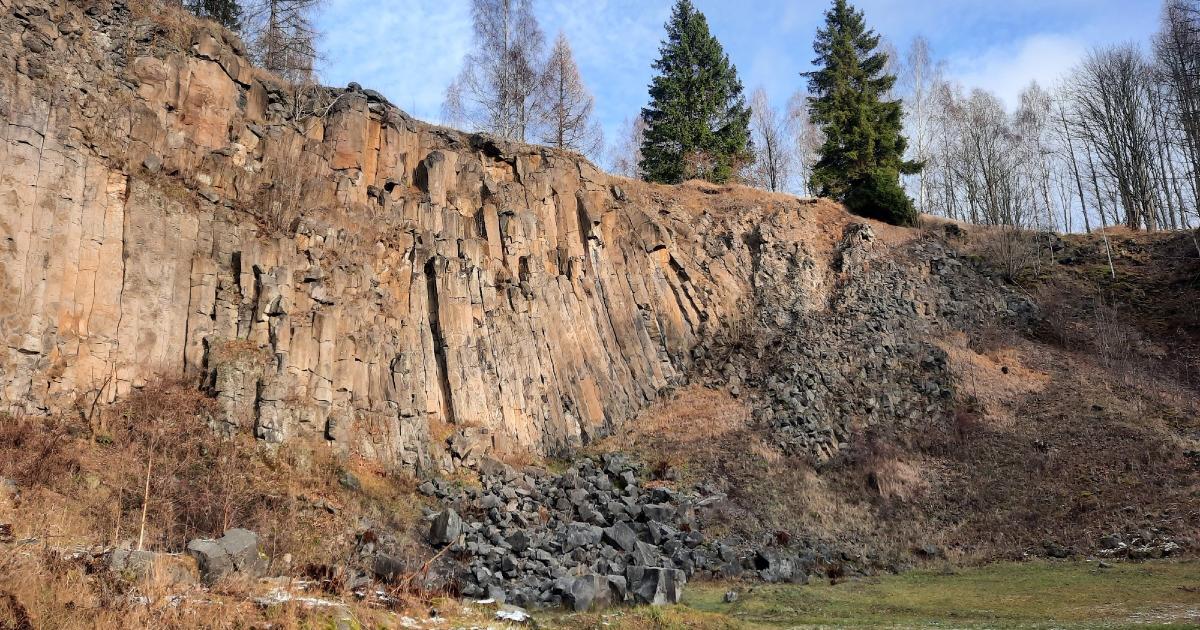 Výlety: Mezina u Bruntálu přitahuje pozornost obřími čedičovými varhany ...